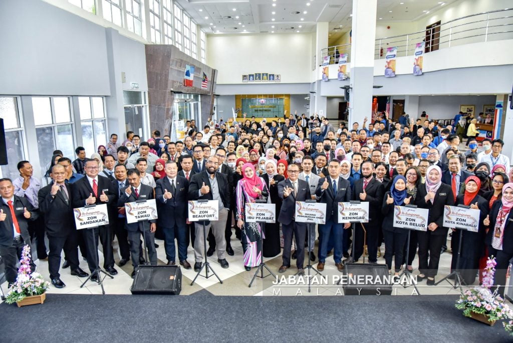 PPD Tuaran, Kota Kinabalu terima Anugerah Khas JaPen - Warta Oriental