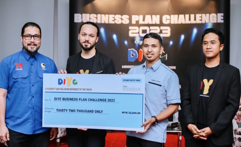 DIYC tawar wang tunai RM32,000 buat pelajar IPT - Warta Oriental