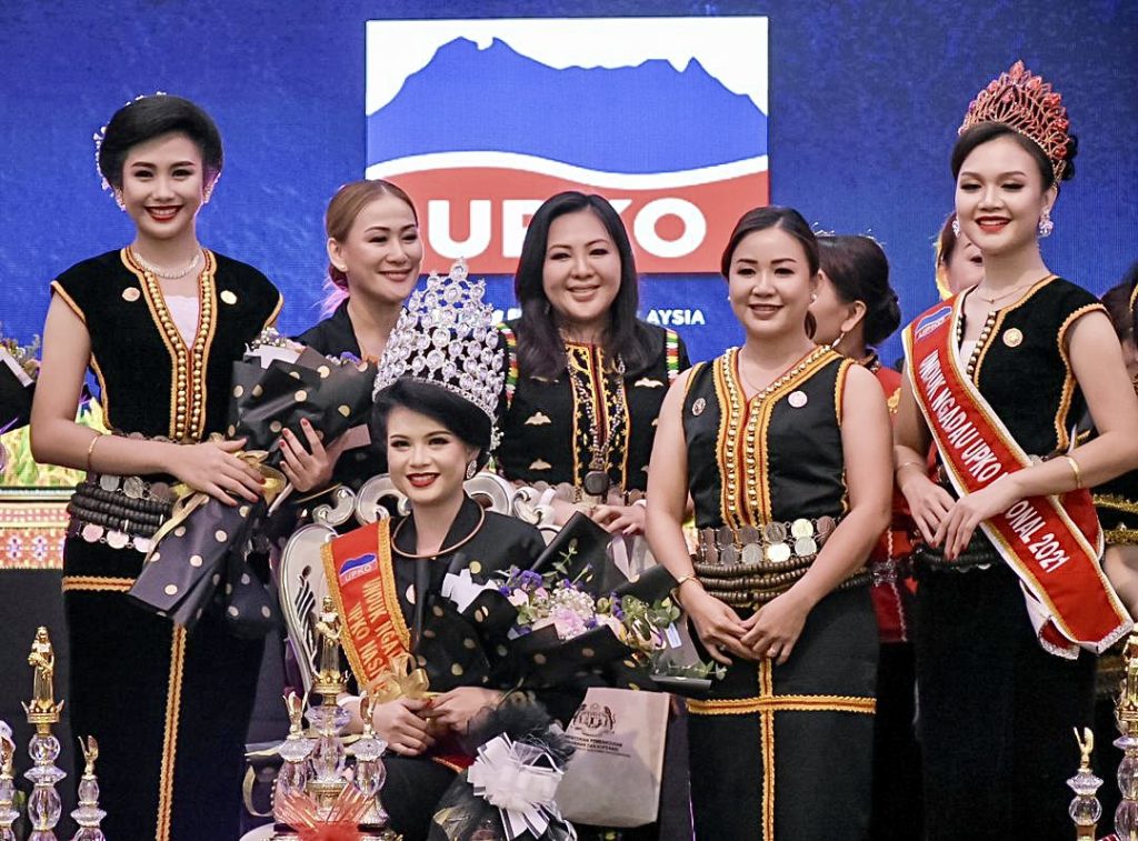 Annette Rabecca dinobatkan juara Unduk Ngadau UPKO 2023 | Warta Oriental