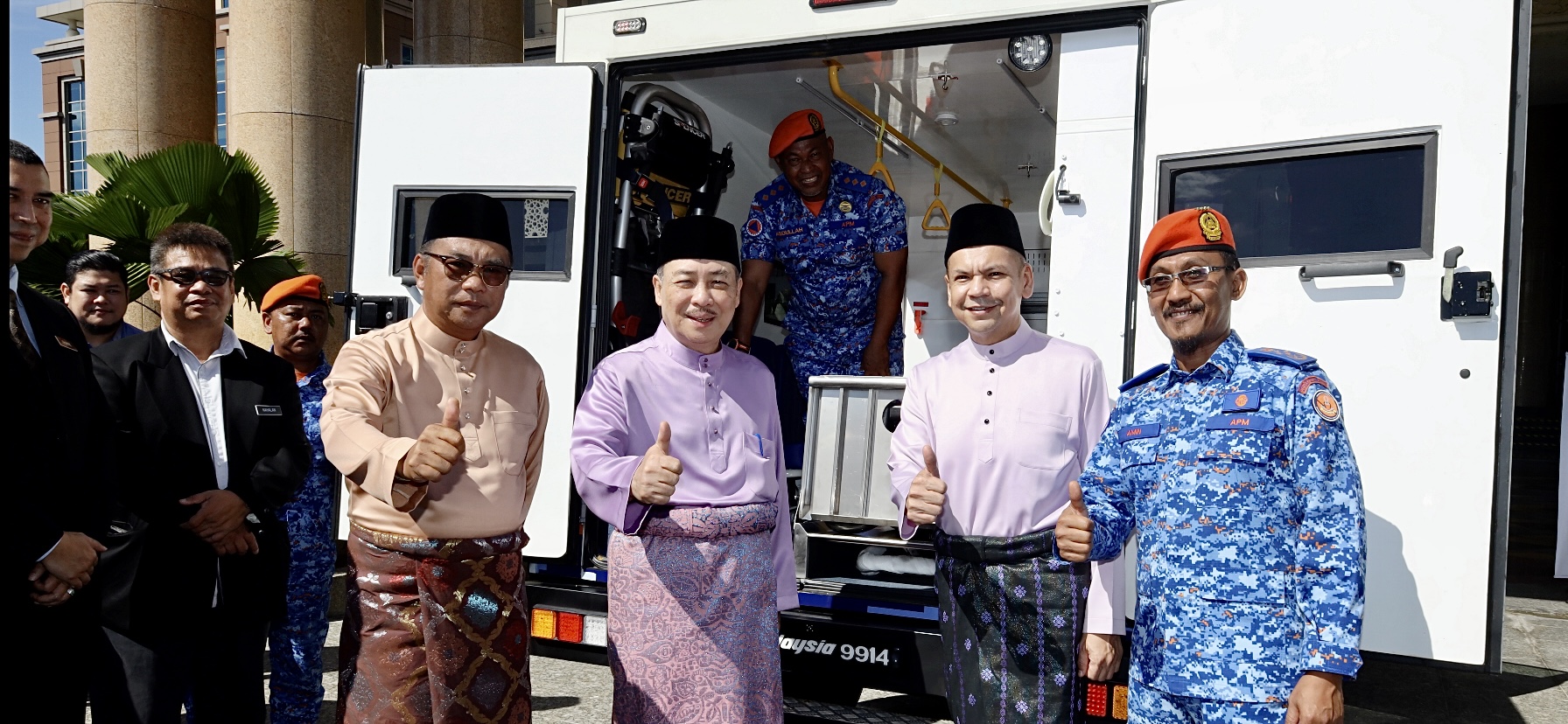 Ambulans untuk APM Sabah - Warta Oriental