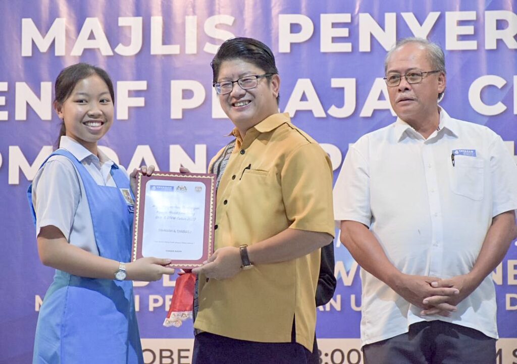 146 pelajar cemerlang SPM, STPM 4 sekolah di P’pang terima insentif ...