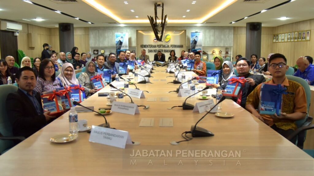 20 Kementerian, agensi terima bendera Sabah | Warta Oriental