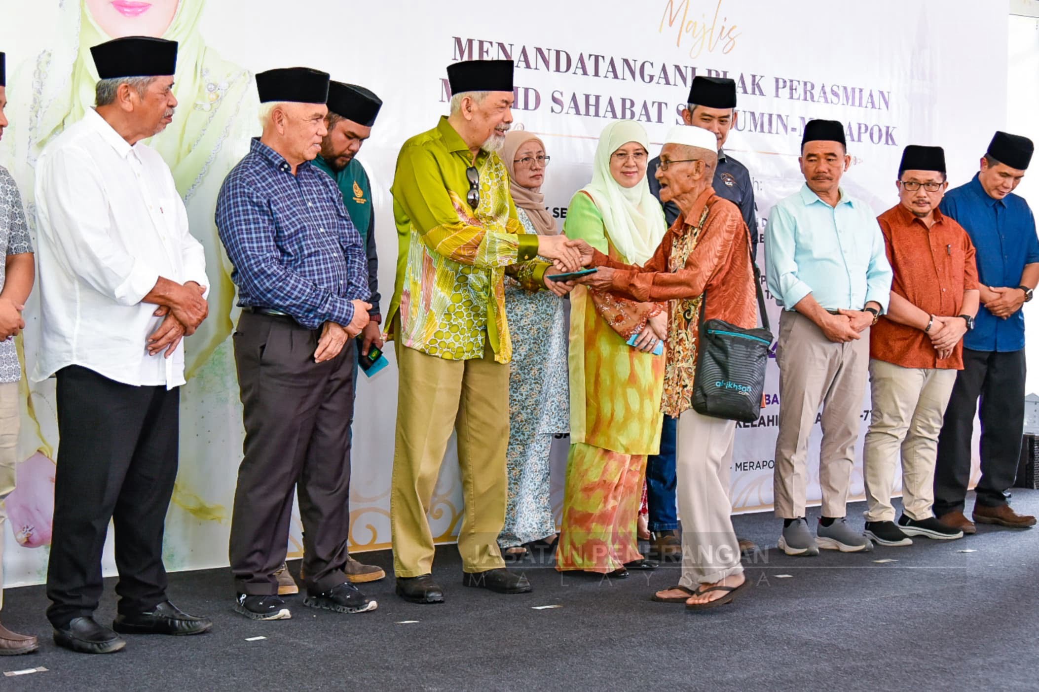 Dullah bersyukur dikelilingi orang baik | Warta Oriental