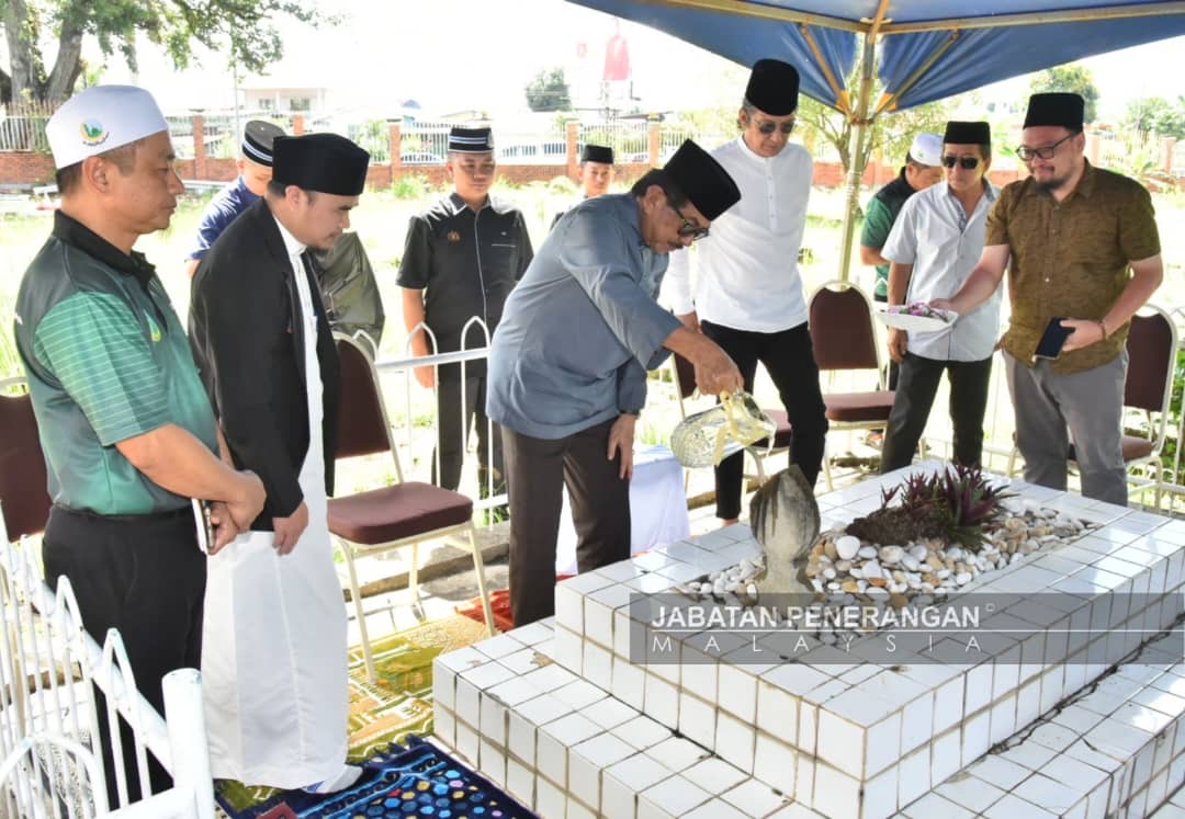 Tun Musa ziarah pusara bonda | Warta Oriental