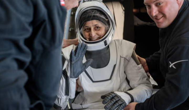 Dua angkasawan NASA akhirnya menjejakkan kaki ke bumi | Warta Oriental