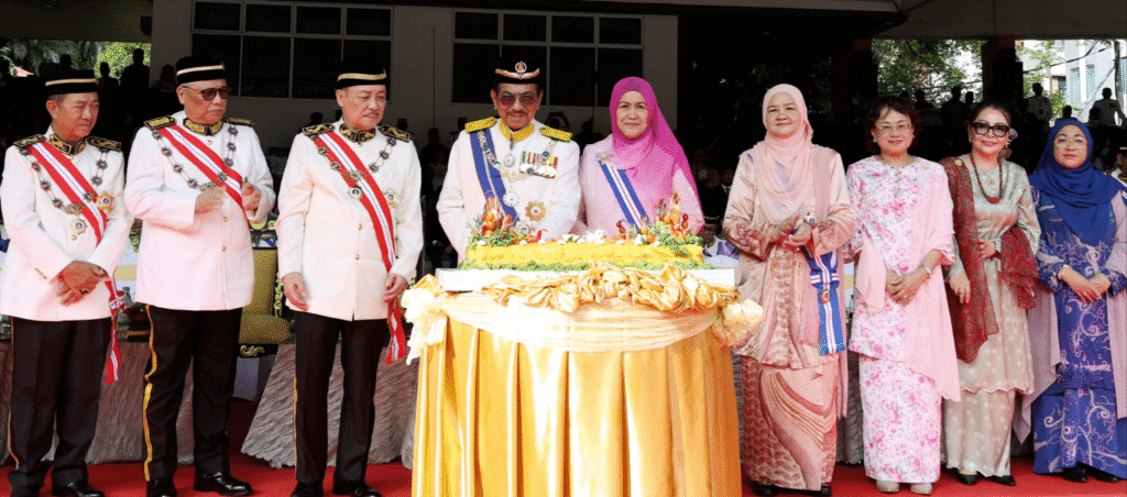80 kontinjen meriahkan perbarisan ulang tahun kelahiran rasmi pertama ...