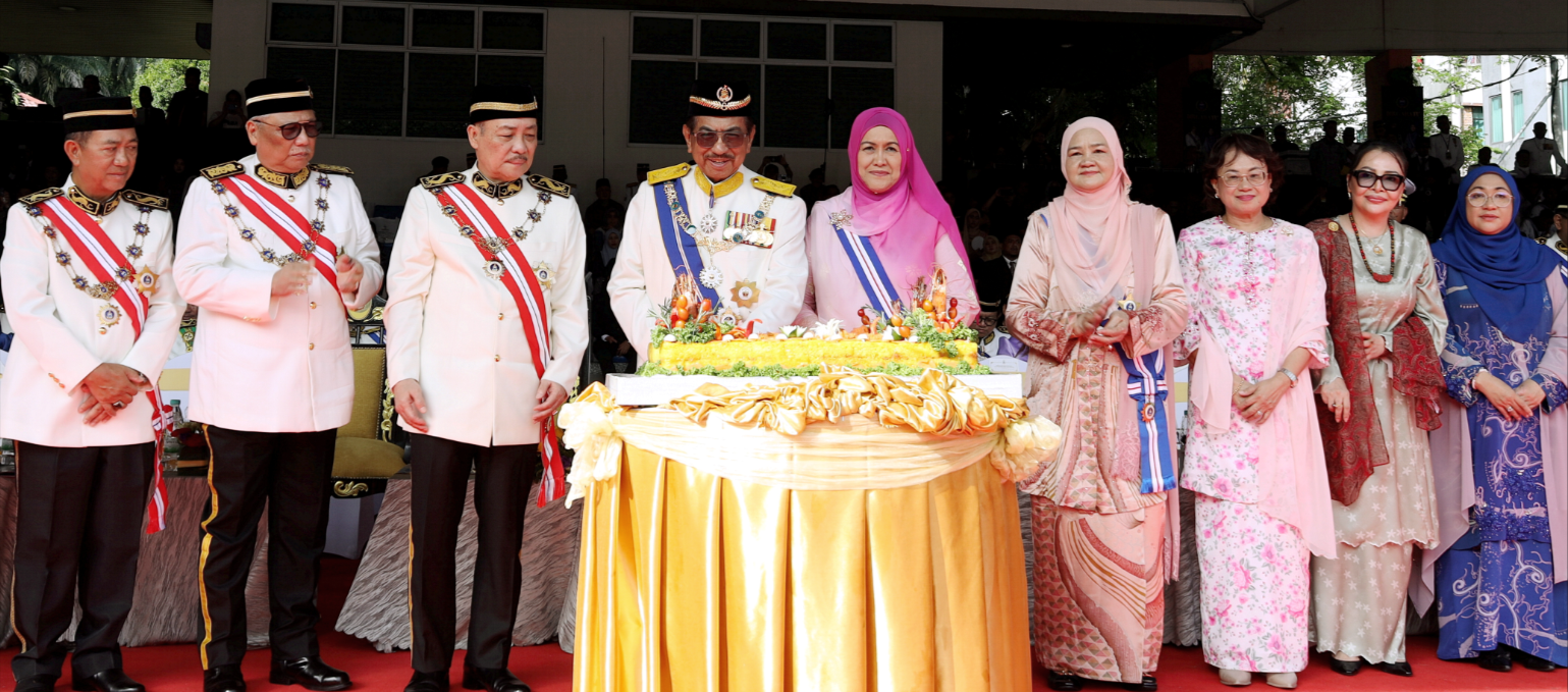 80 kontinjen meriahkan perbarisan ulang tahun kelahiran rasmi pertama ...