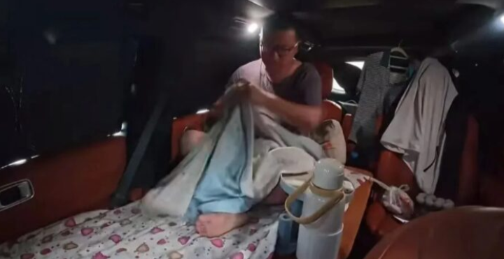 Tiga tahun tidur dalam kereta demi jimat kos hidup di Beijing | Warta ...