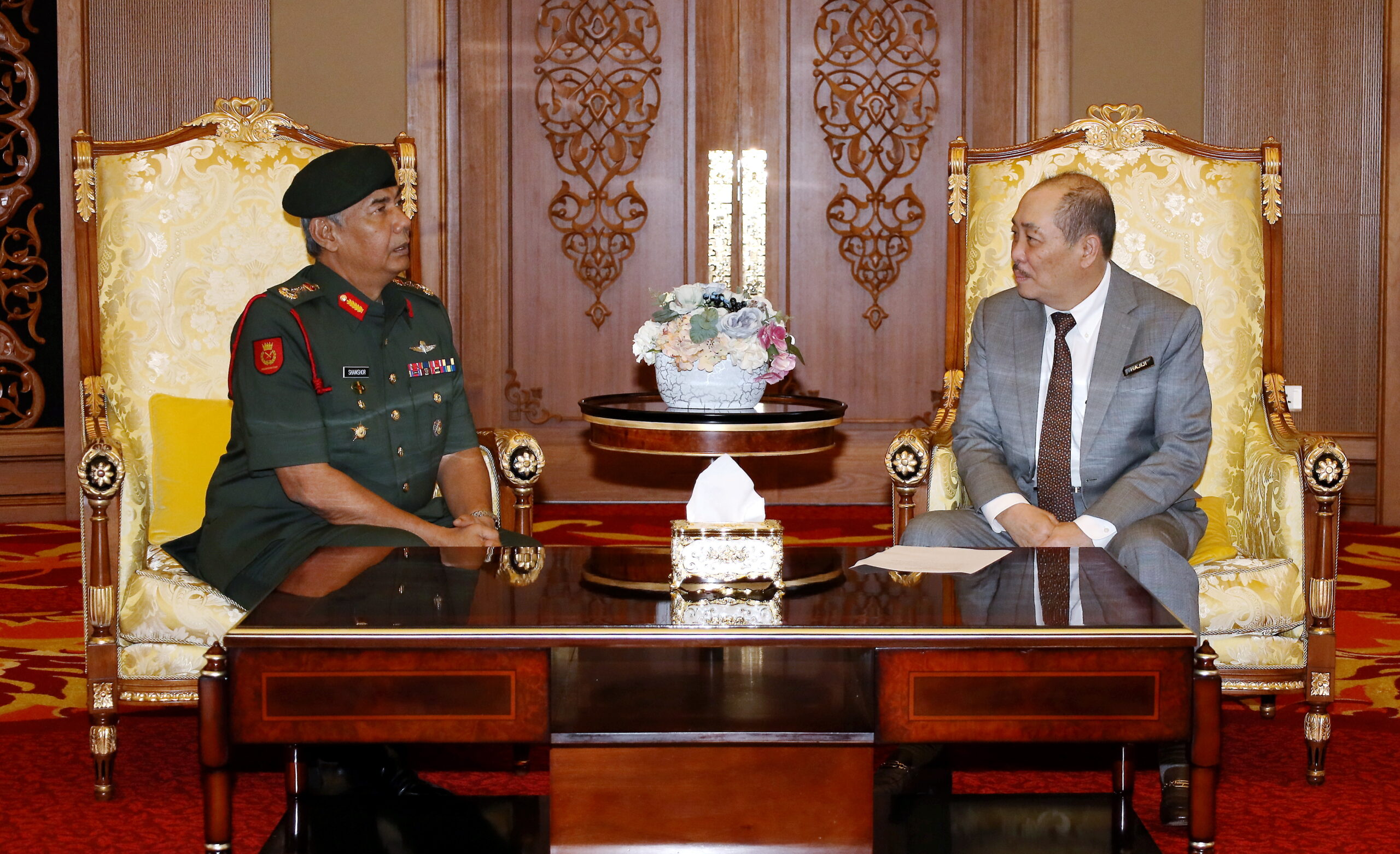 Chief Minister meets with Fifth Division Commander | Warta Oriental